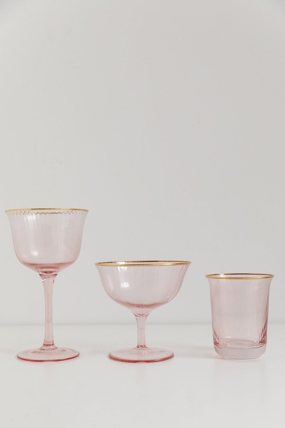 Set de 6 Copas de Vino Rosa con filo dorado · Deco · | Bruna